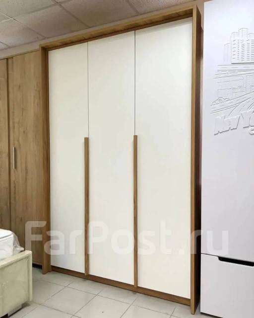 Шкаф распашной 3 х дверный Мишель Дуб крафт золотой Белый жемчуг новый под заказ Цена 47