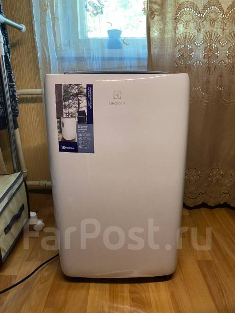 Кондиционер мобильный Electrolux EACM-11 CL/N3 белый, 27 м², б/у, в ...
