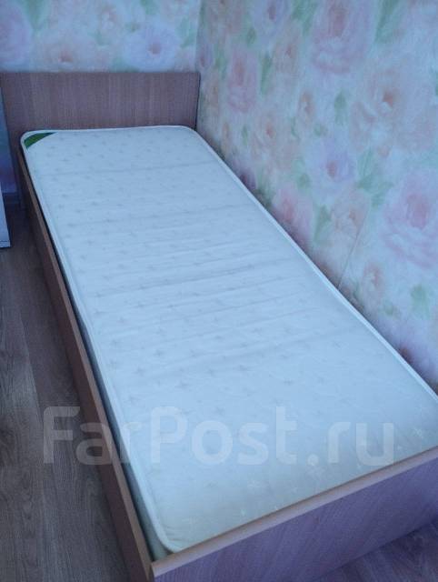 Продам односпальную кровать с матрасом - Мебель во Владивостоке