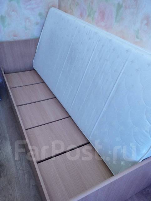 Продам односпальную кровать с матрасом - Мебель во Владивостоке