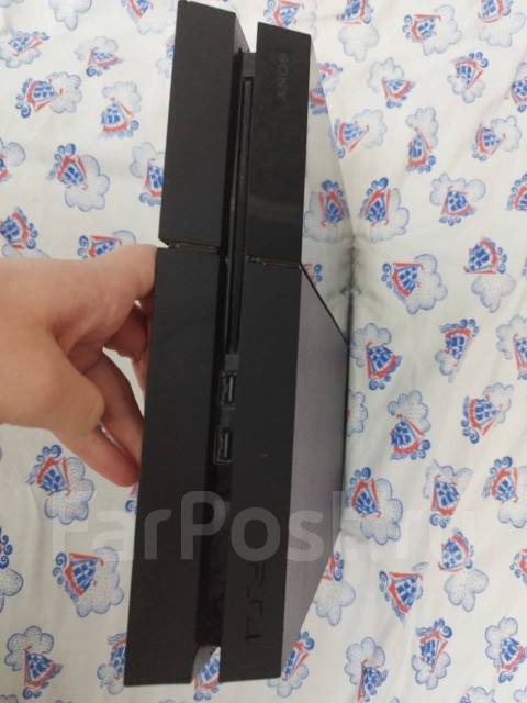 Продам Sony PlayStation 4 FAT 400gb+ Игра Days gone - Игровые приставки и консоли во Владивостоке