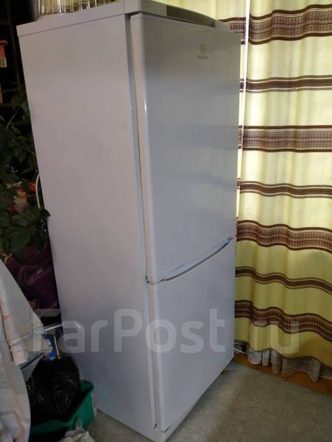 Продаю холодильнтк Indesit - Холодильники и морозильники во Владивостоке