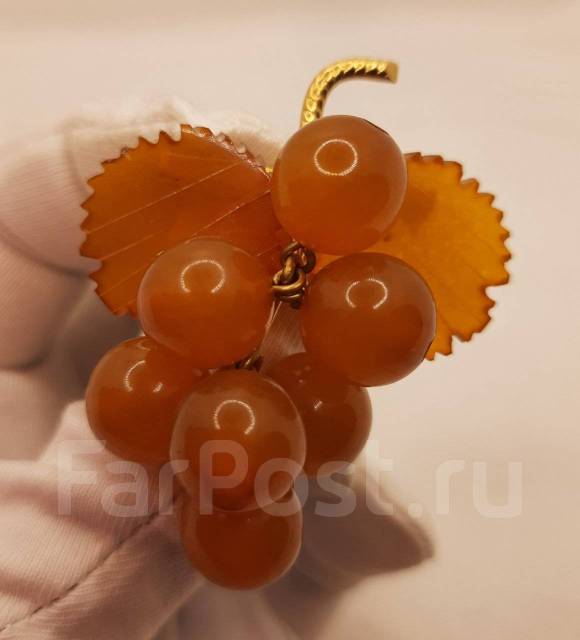 Брошь. Янтарь, женщине, б/у, в наличии. Цена: 2 700₽ во Владивостоке