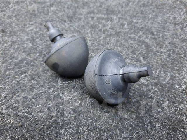 Отбойники переднего рычага Toyota Regius 2001 4833235020 KCH46 1KZTE ...