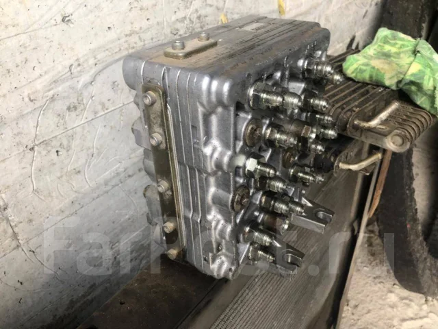 Гидрораспределитель Линии Управления Hitachi ZX270 [4645278, C040060011 ...
