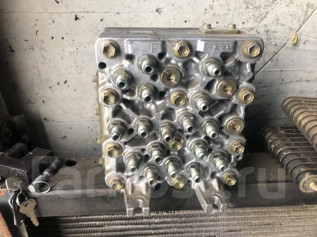 Гидрораспределитель Линии Управления Hitachi ZX270 [4645278, C040060011 ...
