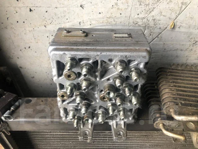 Гидрораспределитель Линии Управления Hitachi ZX270 [4645278, C040060011 ...