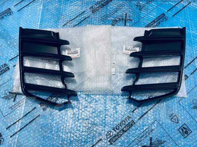 Решетка переднего бампера боковая Toyota LC 300 купить в Москве по цене ...