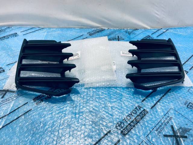 Решетка переднего бампера боковая Toyota LC 300 купить в Москве по цене ...