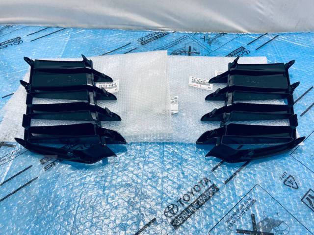 Решетка переднего бампера боковая Toyota LC 300 купить в Москве по цене ...