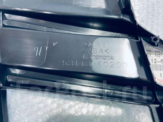 Решетка переднего бампера боковая Toyota LC 300 купить в Москве по цене ...