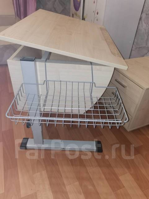 Школьная парта стул и тумба б у в наличии Цена 5 000₽ во Владивостоке