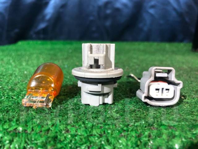 Патрон лампы Toyota Lexus купить в Новосибирске по цене: 500₽ — частное ...