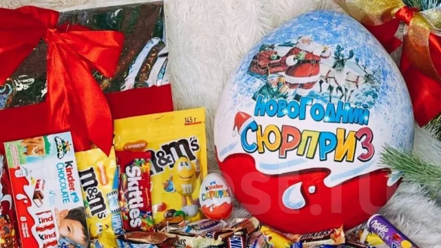 Подарок на новый год большой Киндер сюрприз - Игрушки во Владивостоке