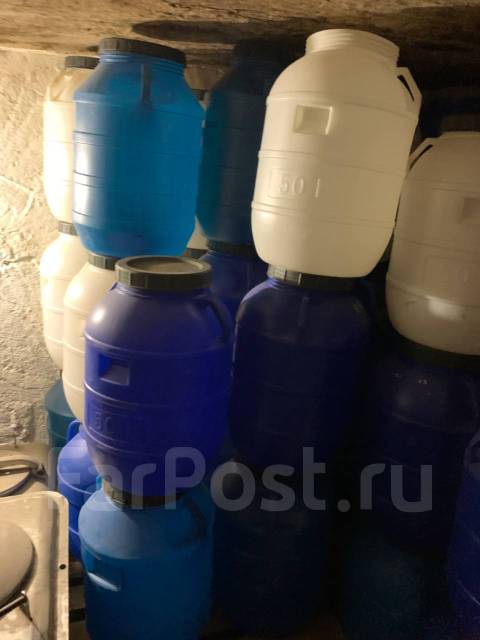 Бак пластиковый 50л, б/у, в наличии. Цена: 500₽ во Владивостоке