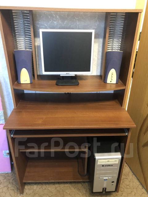 Компьютерный стол, б/у, в наличии. Цена: 4 000₽ в Хабаровске
