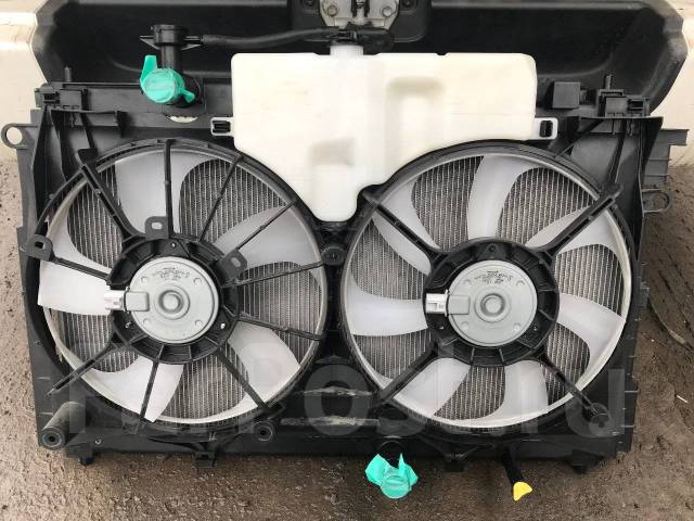 Радиатор двигателя Toyota Noah Voxy Esquire ZWR80 купить во ...