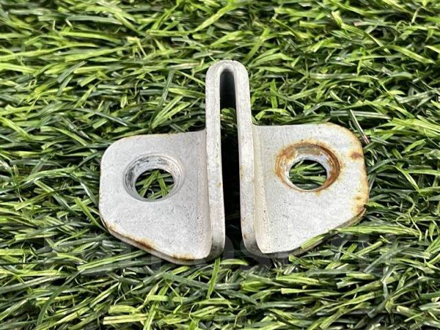 Ограничитель двери багажника Toyota Raum 2009 6946160010 NCZ20 1NZFE ...