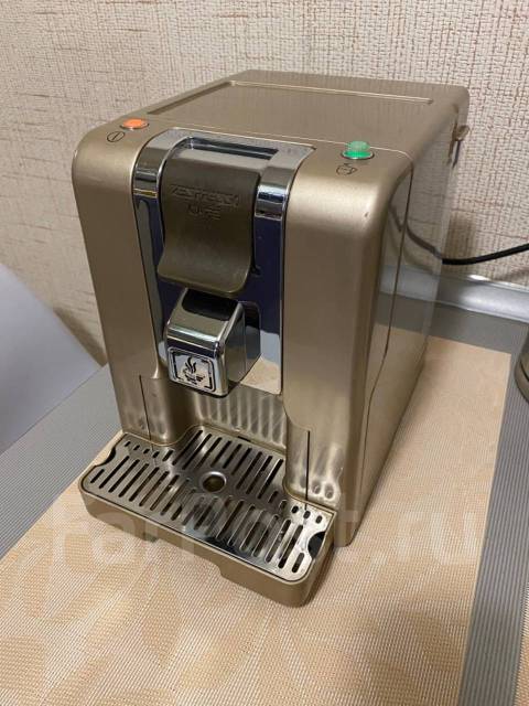 Продам кофеварку zespresso, б/у, в наличии. Цена: 1 500₽ во Владивостоке