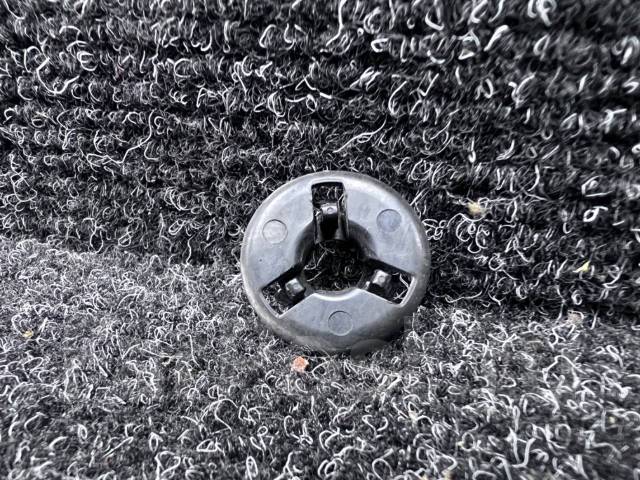 Клипса упора капота Grand Hiace, Granvia VCH16 KCH16 VCH10 купить во ...