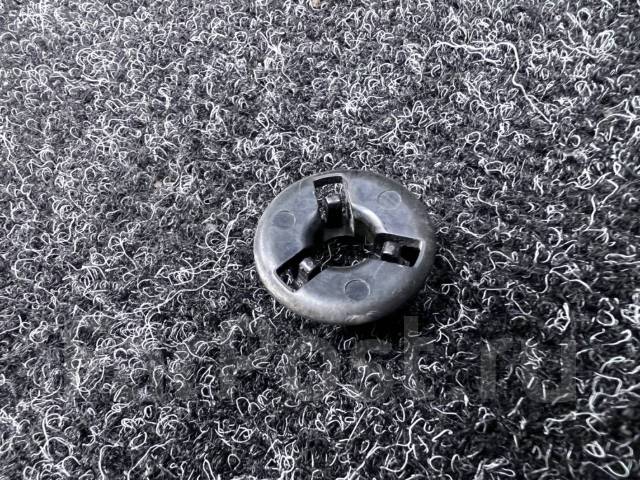 Клипса упора капота Grand Hiace, Granvia VCH16 KCH16 VCH10 купить во ...