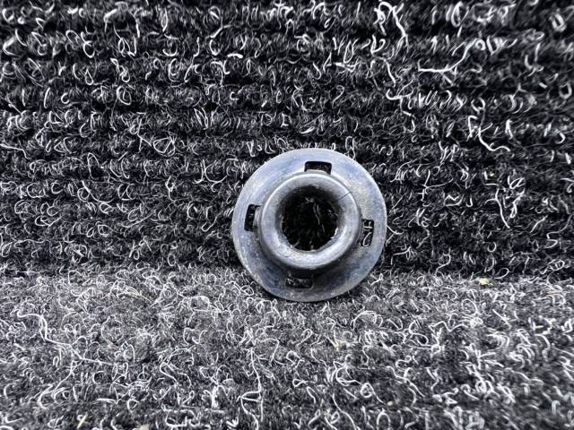 Клипса упора капота Grand Hiace, Granvia VCH16 KCH16 VCH10 купить во ...