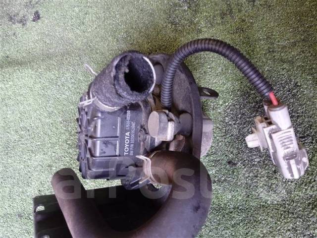 Насос продувки катализатора Toyota Hiace 176100C010 TRH200 1TRFE ...