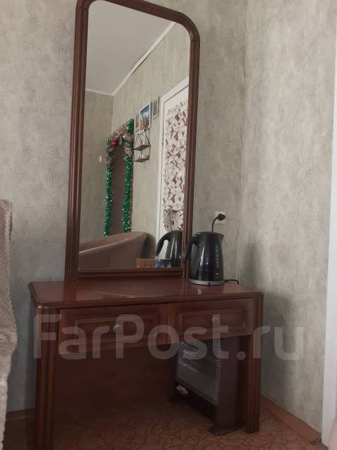 Отдам мебель, трюмо во Владивостоке