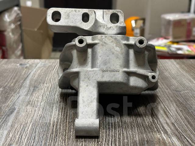 Опора двигателя правая Audi Q3, VW Tiguan/Sharan 5N0199262K купить в ...