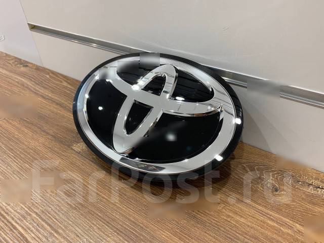 Эмблема решетки радиатора Toyota Hilux, Fortuner купить в Москве по ...
