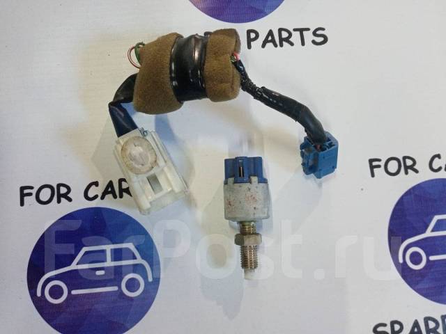Концевик под педаль тормоза с разъемами подключения Toyota ACA21 купить ...