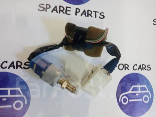 Концевик под педаль тормоза с разъемами подключения Toyota ACA21 купить ...