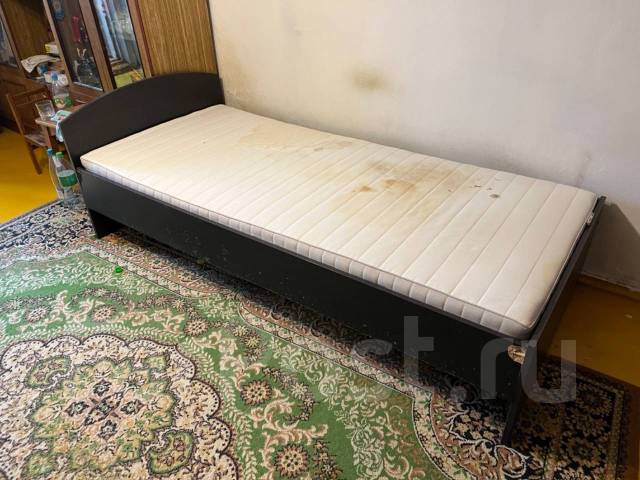 Кровать односпальная с матрасом икеа, б/у, в наличии. Цена: 1₽ во ...