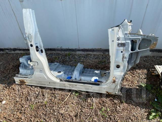 Порог кузова Toyota Land Cruiser 2008 6140160060 UZJ 200 2UZ-FE, правый ...