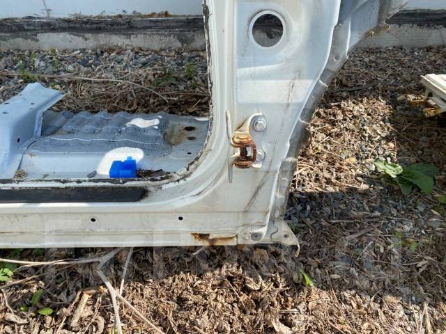 Порог кузова Toyota Land Cruiser 2008 6140160060 UZJ 200 2UZ-FE, правый ...