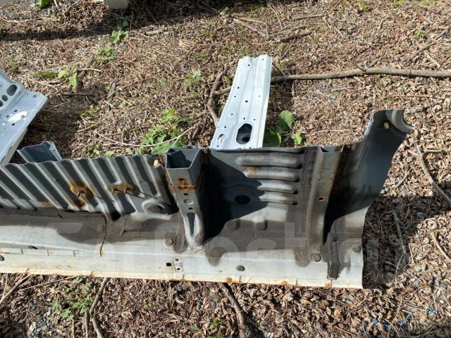 Порог кузова Toyota Land Cruiser 2008 6140160060 UZJ 200 2UZ-FE, правый ...