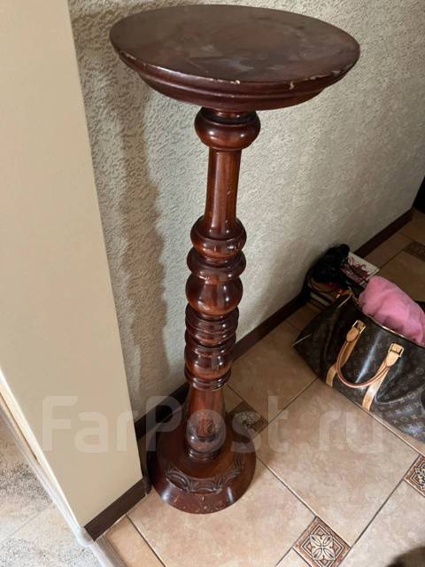 Продам подставку для цветов, в наличии. Цена: 2 000₽ во Владивостоке