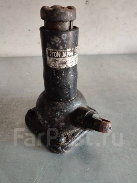 Домкрат 2 тонны, б/у, в наличии. Цена: 1 990₽ в Хабаровске