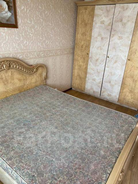 Кровать двуспальная 160на 200, б/у, в наличии. Цена: 10 000₽ во ...