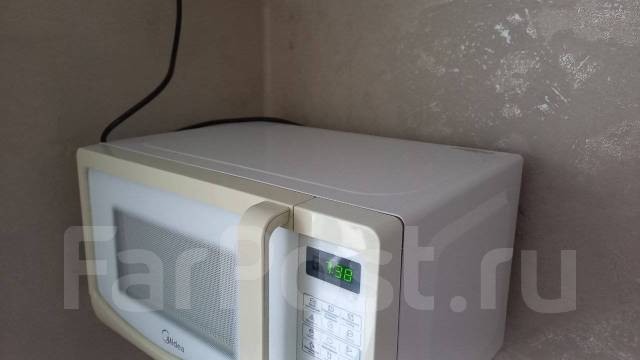 Микроволновая печь, Midea, б/у, в наличии. Цена: 2 500₽ во Владивостоке