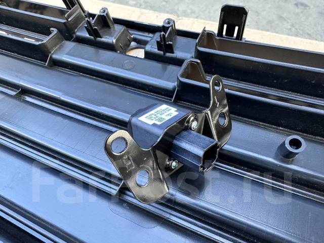 Решетка бампера с камерой Toyota Harrier MXUA80, 85 купить во ...