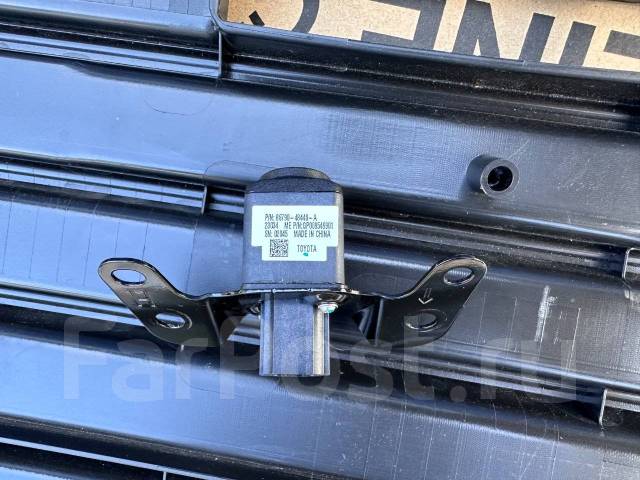 Решетка бампера с камерой Toyota Harrier MXUA80, 85 купить во ...