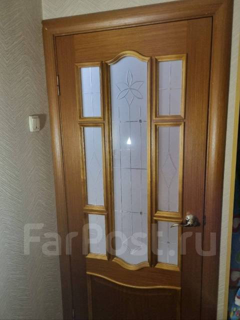 Двери межкомнатные 80 см, б/у, в наличии. Цена: 5 000₽ в Хабаровске