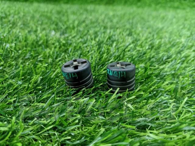 Отбойники капота ПАРА Toyota Wish ZNE14 купить во Владивостоке ...