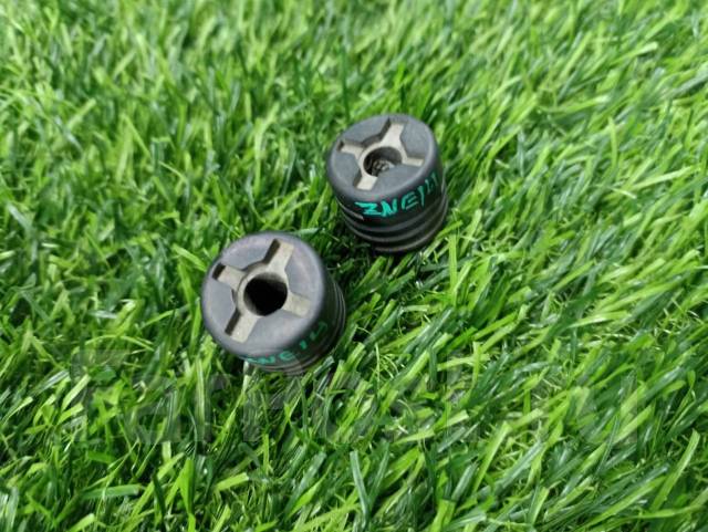 Отбойники капота ПАРА Toyota Wish ZNE14 купить во Владивостоке ...