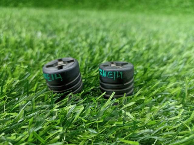 Отбойники капота ПАРА Toyota Wish ZNE14 купить во Владивостоке ...