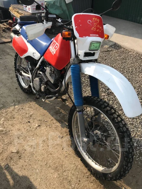 Продам отличный мотоцикл Honda XLR250R по запчастям, 1992 год в Уссурийске