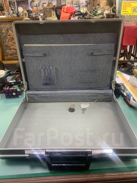 Дипломат Япония 1960 ее гг, б/у, в наличии. Цена: 10 000₽ во Владивостоке