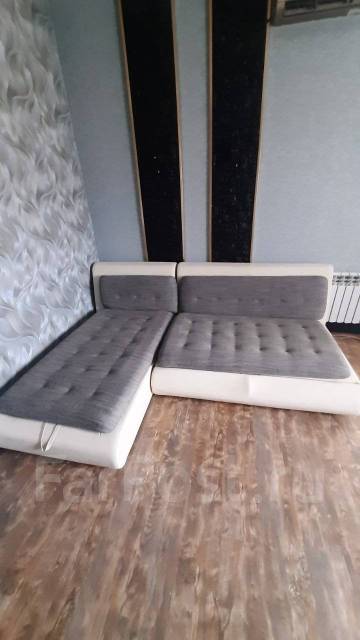 Диван угловой, б/у, в наличии. Цена: 10 000₽ во Владивостоке