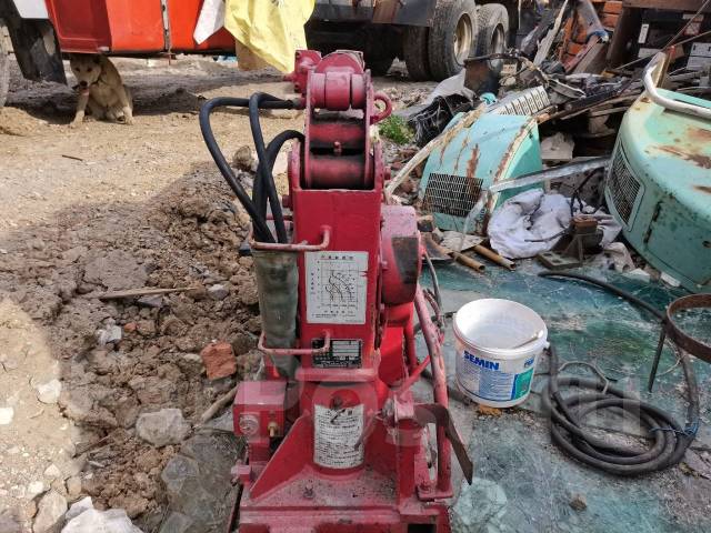 Крановая установка UNIC 100, 1 000 куб. см. 100 м/ч, 2000 год, б/у без ...